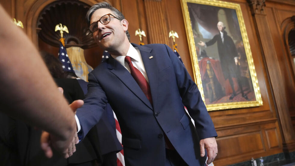 États-Unis: le républicain Mike Johnson réélu de justesse à la tête de ...