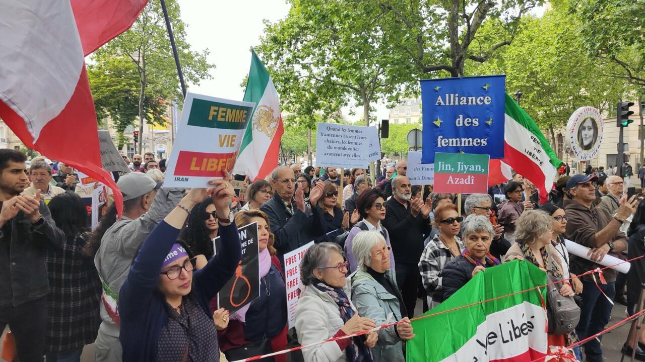 Réunis à Paris pour dire «stop à la peine de mort et aux exactions» en Iran