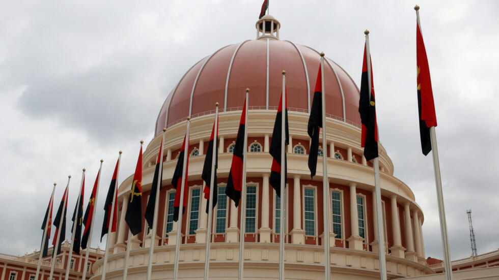 Parlamento angolano aprova orçamento no valor de 35 mil milhões de ...