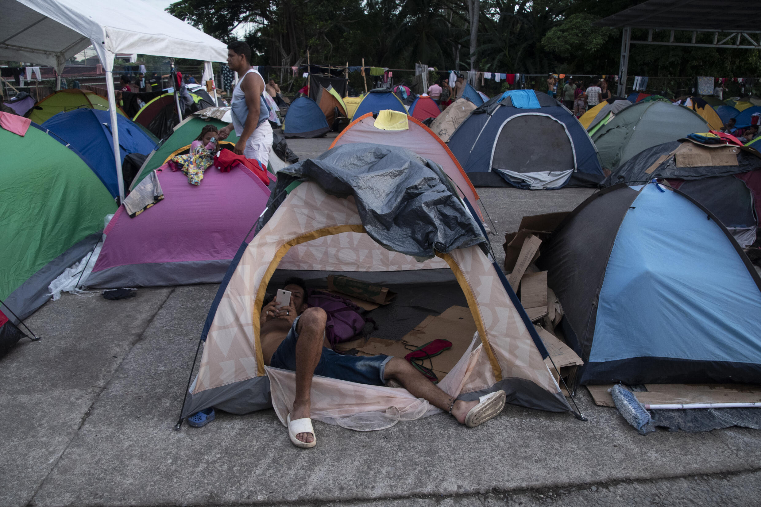 Paso Canoas, un "infierno" para migrantes varados en la frontera de ...