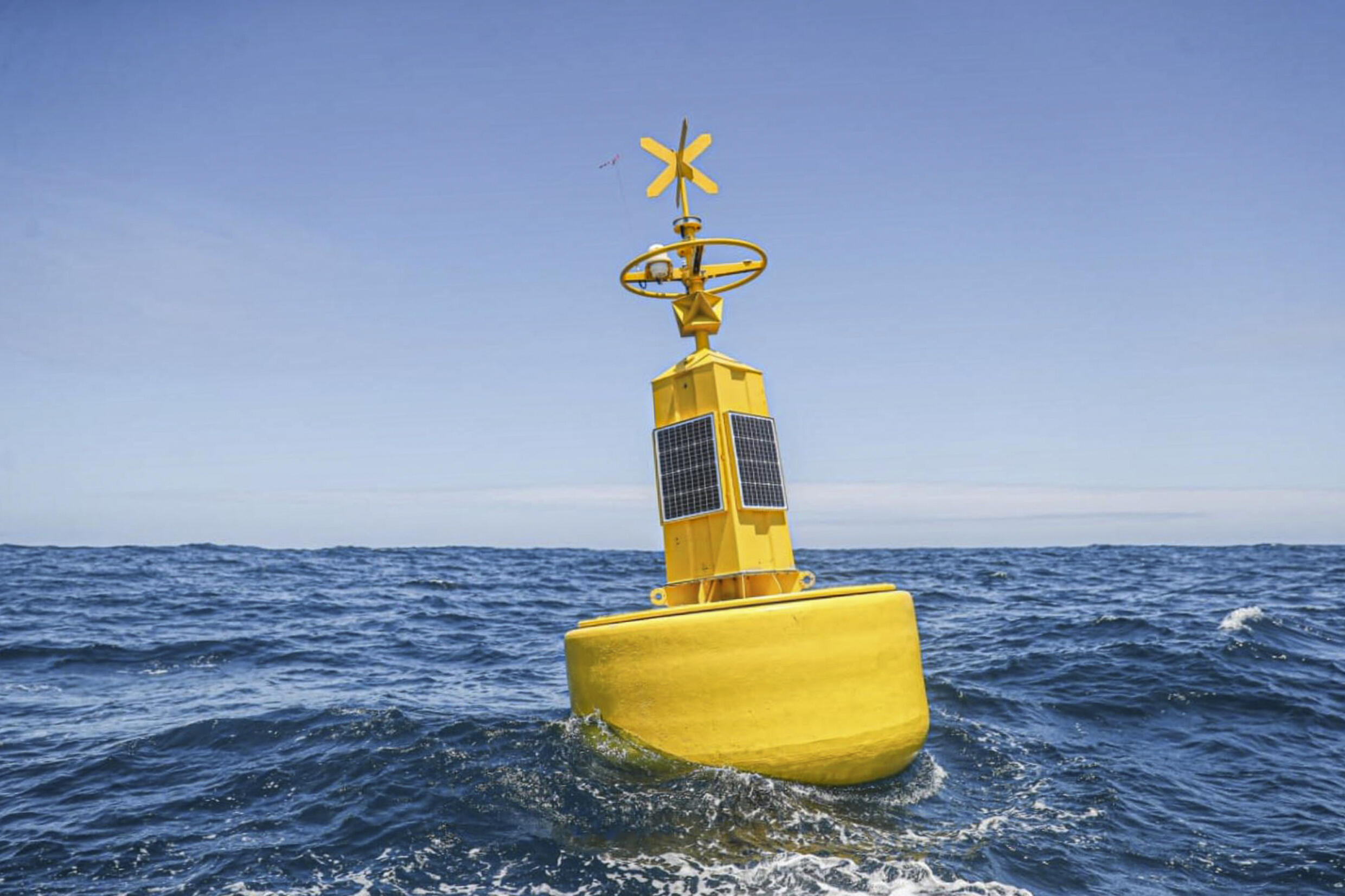 Perú instala boyas oceanográficas para vigilar fenómeno climático El Niño