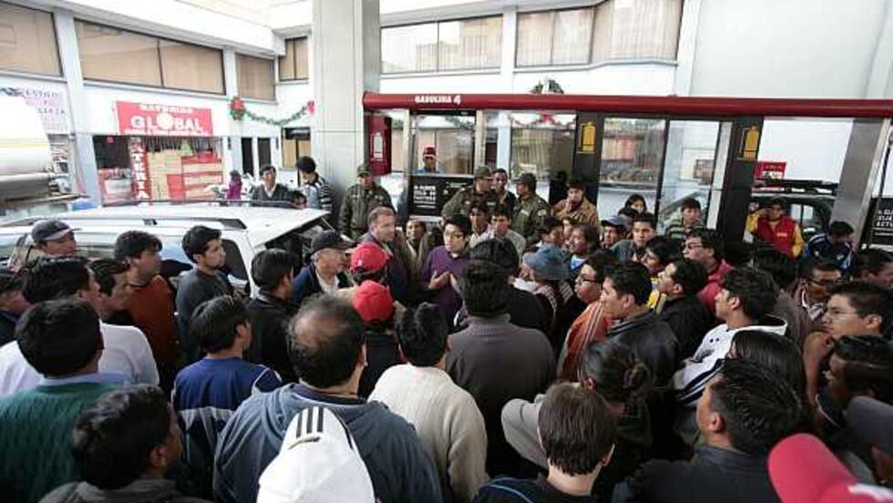 Paro general de choferes contra el “gasolinazo”