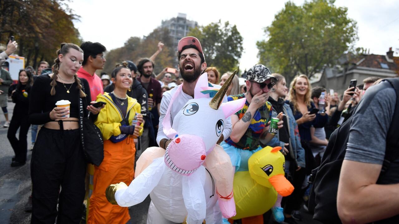 Techno Parade: Festa da música eletrônica reúne 250 mil pessoas nas ...