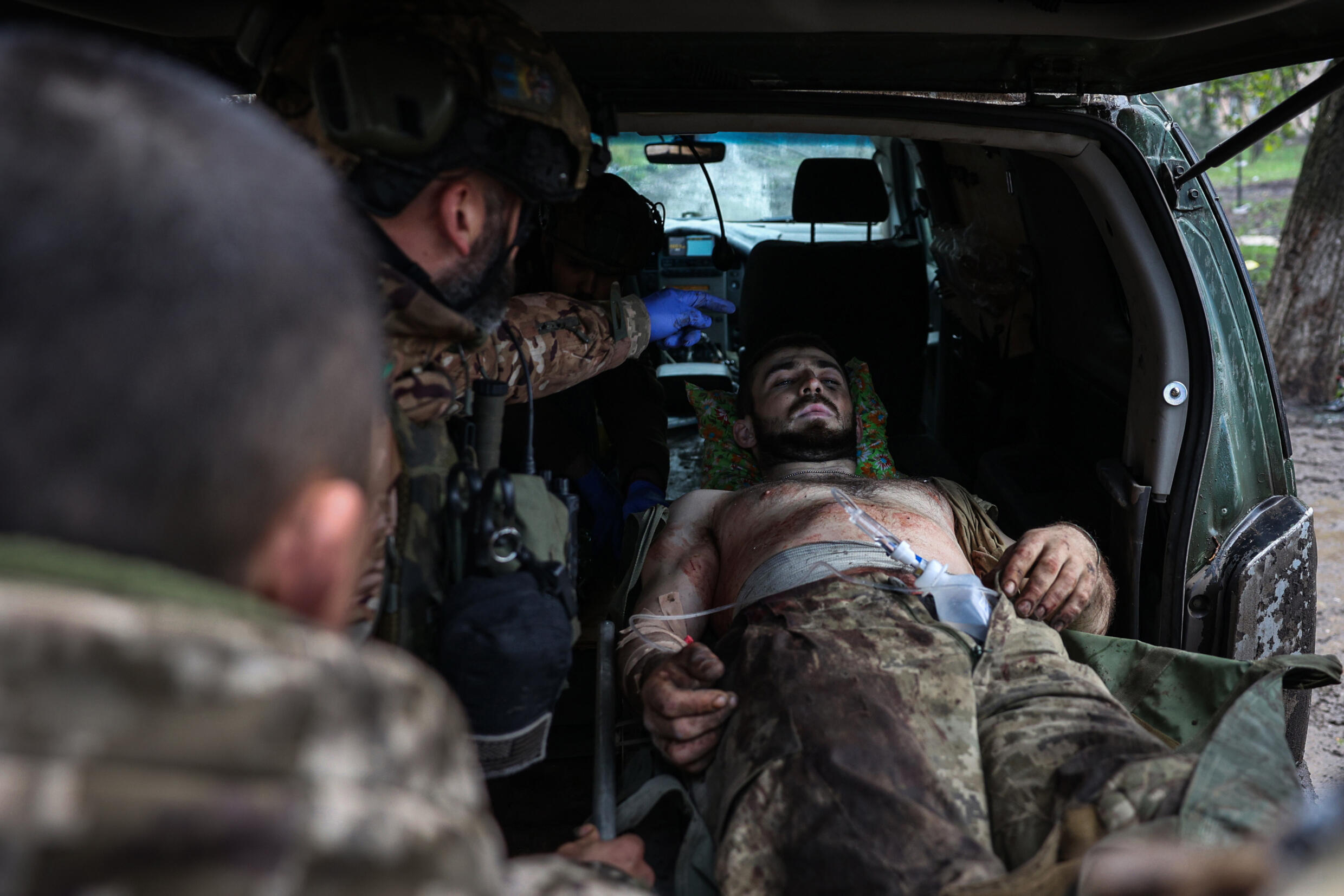 Pese al desgaste, el ejército ucraniano resiste al avance ruso en la devastada Bajmut