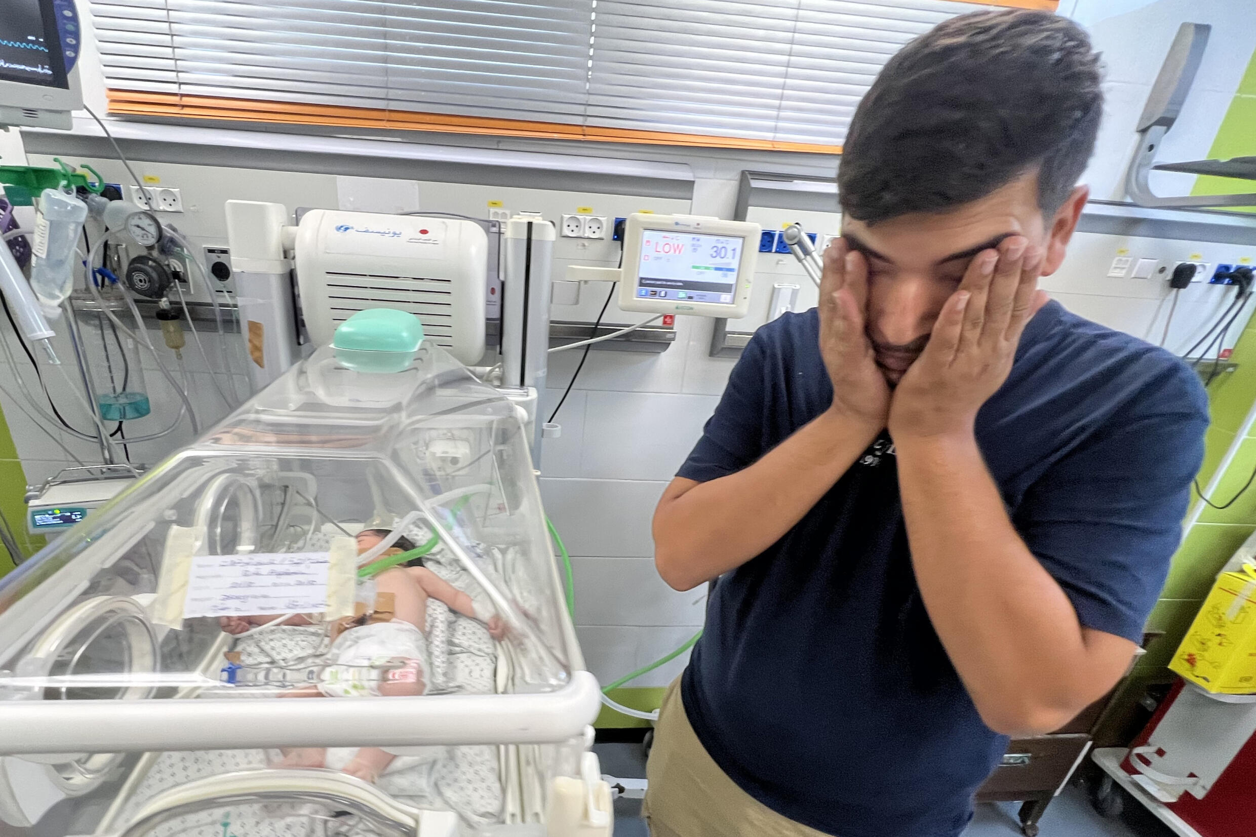 En Gaza, la angustia de un padre de luto