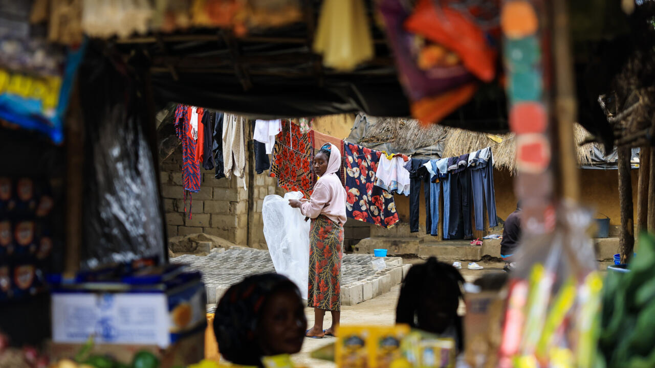 Vigília no bairro Nkobe, em Maputo, junta mais de 100 pessoas contra ...