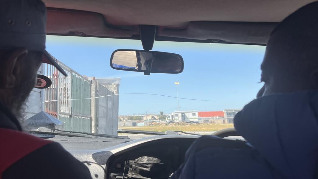 Dans la banlieue du Cap, une vie au milieu des gangs - Grand reportage ...