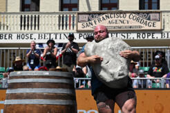 Des «gentils géants»: les hommes les plus forts du monde défient les ...