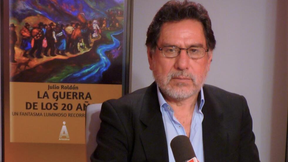 Julio Roldán y el fantasma luminoso que recorre la sociedad peruana ...