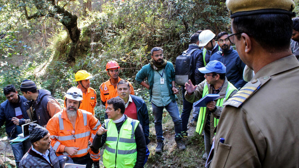 Indian rescuers to dig new shaft for 41 men trapped for 9 days