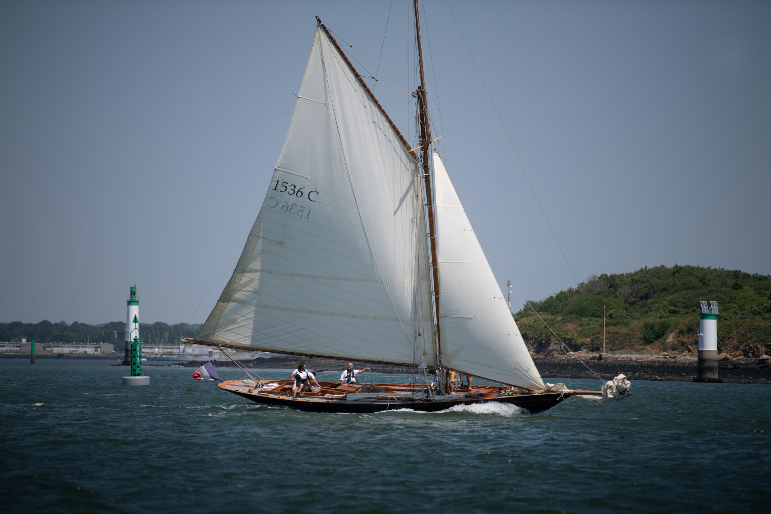 Voile: 25 ans après la disparition de Tabarly, les Pen Duick toujours à ...