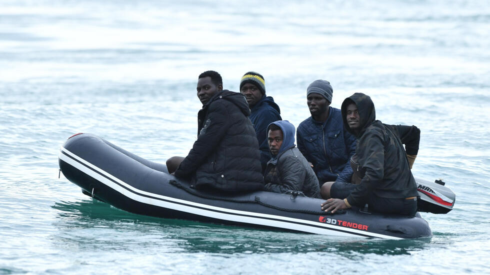 Nearly 700 migrants cross Channel in one day, a record for the year