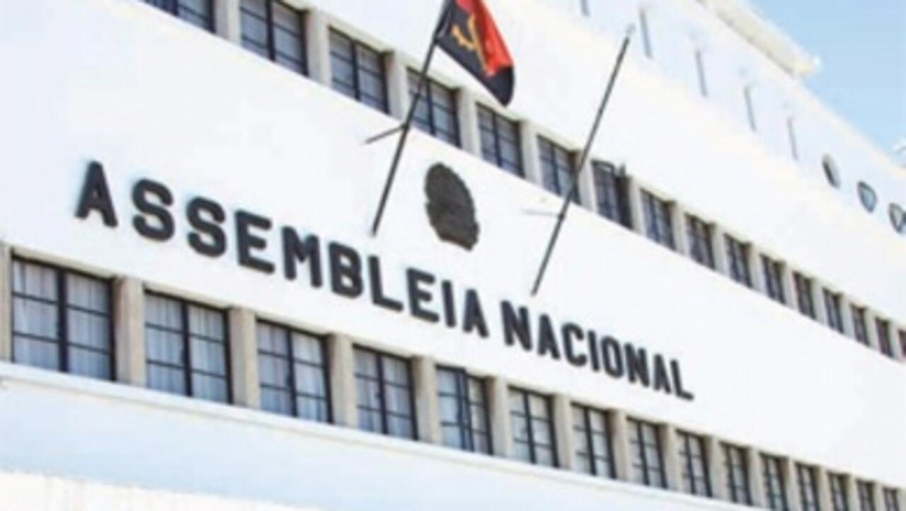 Presidente angolano vai ao Parlamento confirmar abertura do ano parlamentar