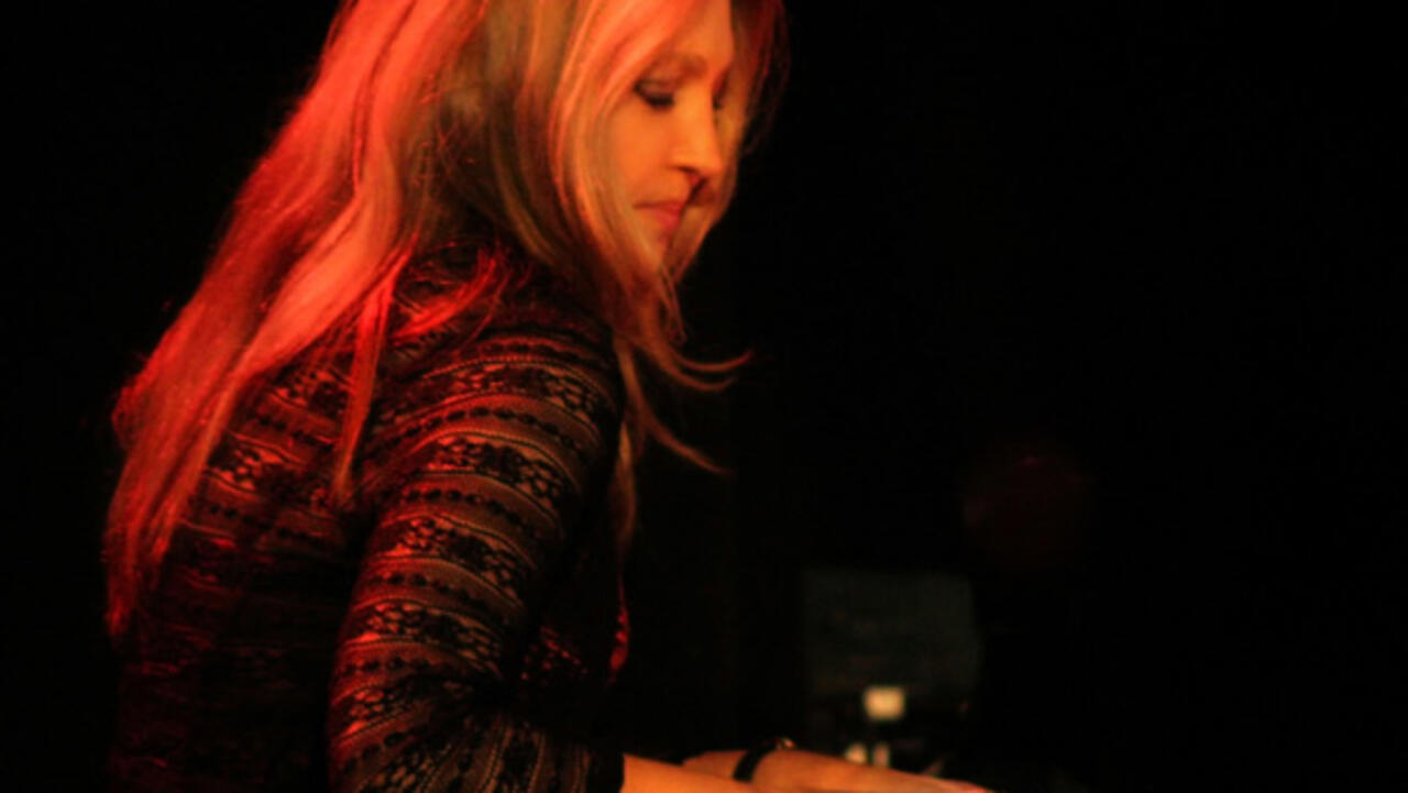 A voz e o piano de Eliana Elias se apresentam em Paris