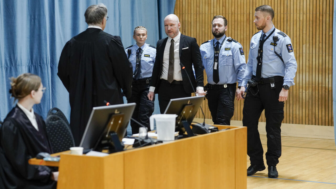 Isolation in Norwegian prison making Breivik 'suicidal': lawyer