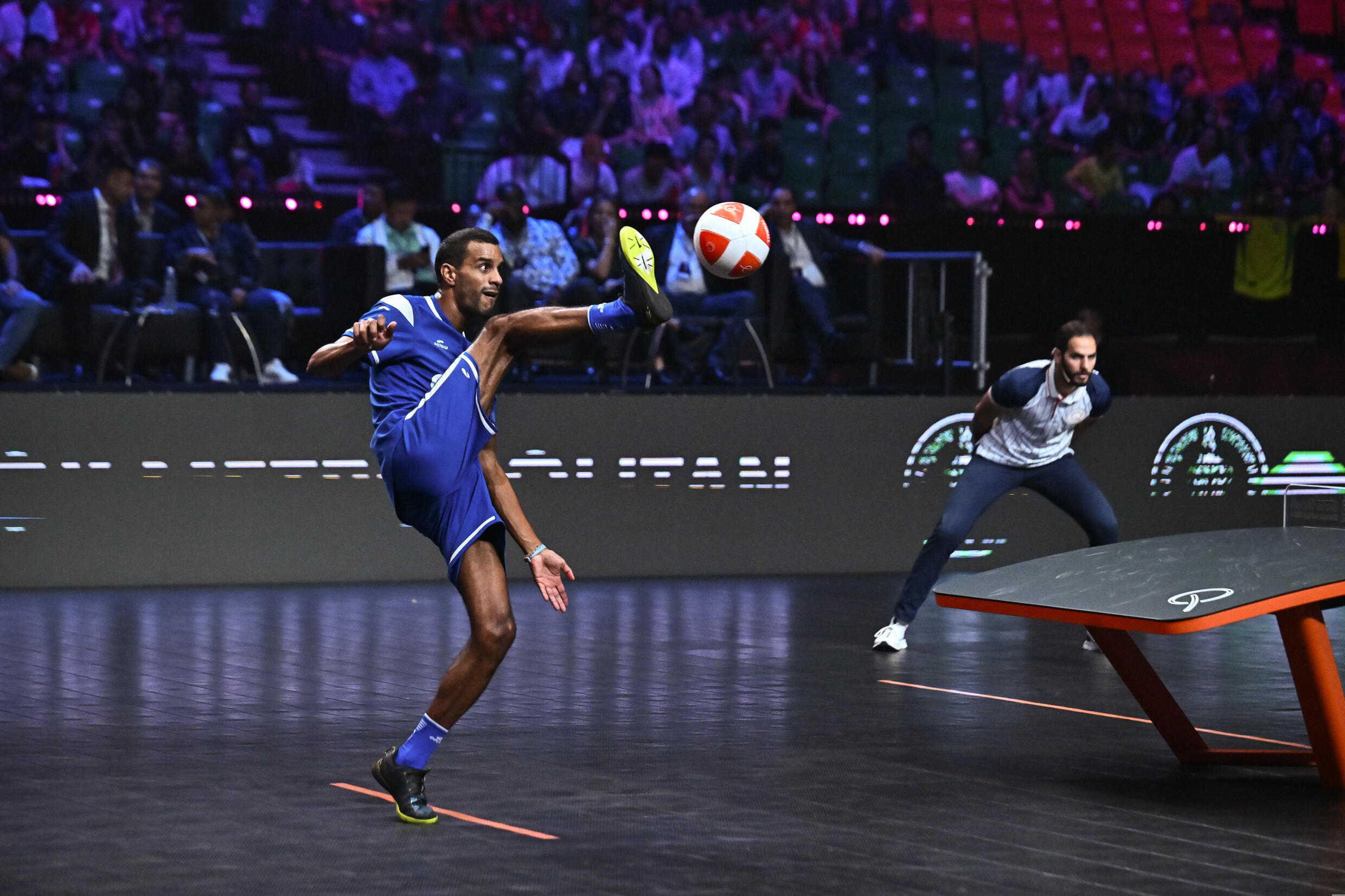 Los Mundiales de teqball; Ronaldinho, negocios y un récord en Tailandia