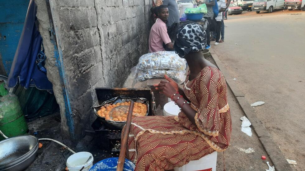 加蓬:石油收益未能下达社会