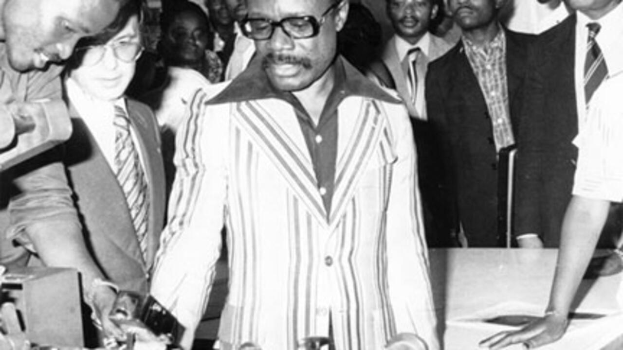 1. Portrait d'Omar Bongo Ondimba (1/18) - Archives d'Afrique