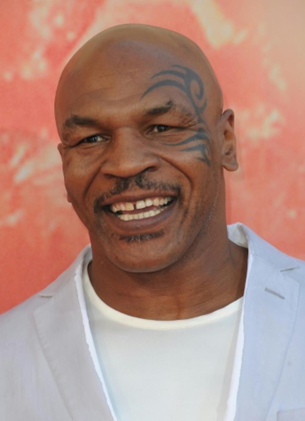 Tsohon tauraron dambe Mike Tyson zai kara da Jake Paul a wasan baje ...