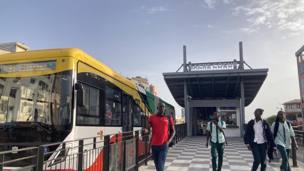 Sénégal: comment le nouveau réseau de bus électriques change la vie de ...