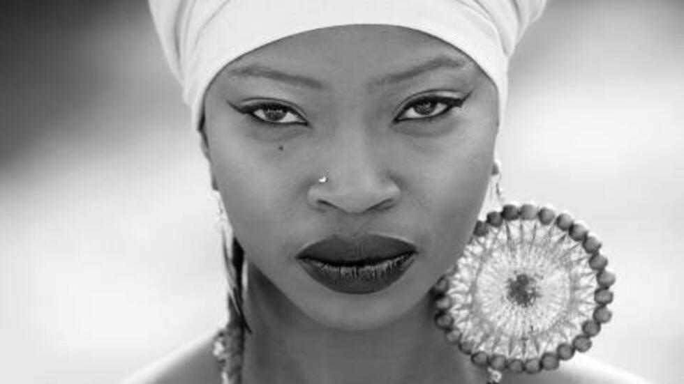 2. Découvrez le nouveau single de l'artiste ivoirienne Dobet Gnahoré ...