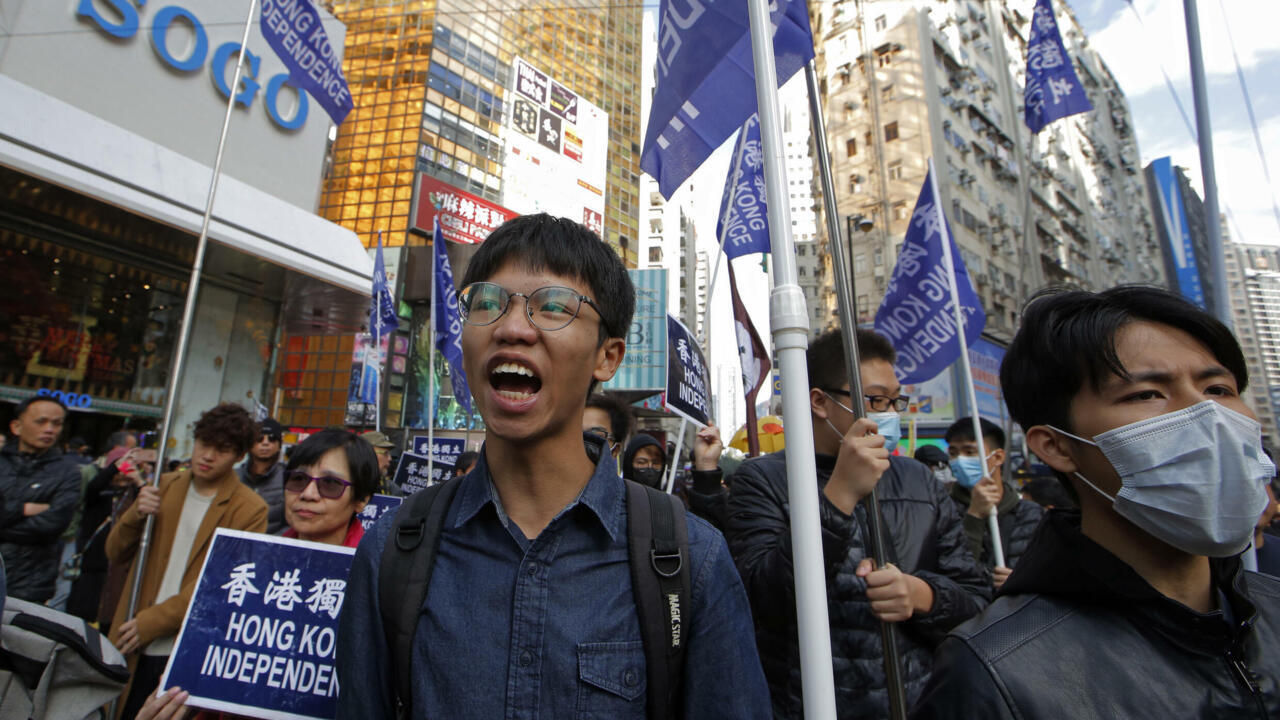 Hong Kong: Tony Chung, jeune figure du mouvement pro-démocratie fuit au ...