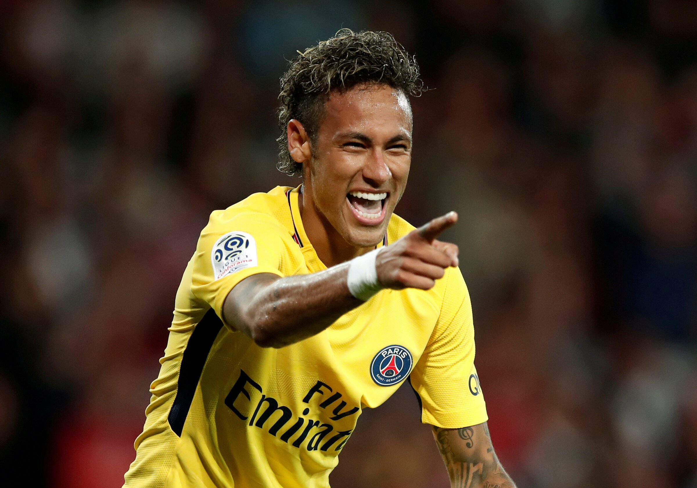 Estreia de Neymar com PSG rende elogios e encanta imprensa francesa