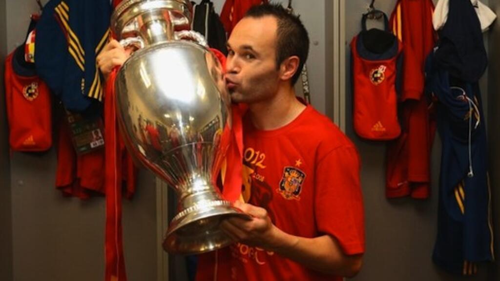 Andres Iniesta achaguliwa kuwa Mchezaji Bora wa Mashindano ya Kombe la ...