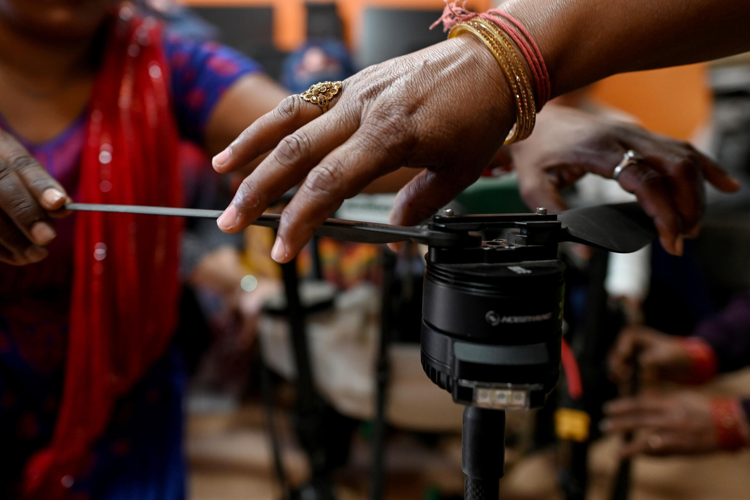 Las “hermanas dron” impulsan el cambio social en la India rural - Mediatiko