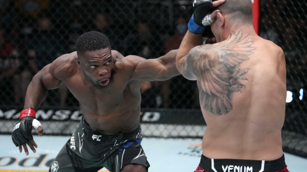 MMA: le Congolais Dalcha Lungiambula battu à l’UFC Fight Night 191