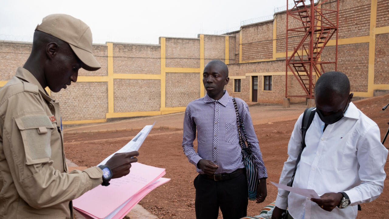 Rwanda: trois journalistes de Iwacu TV acquittés après quatre ans sous ...