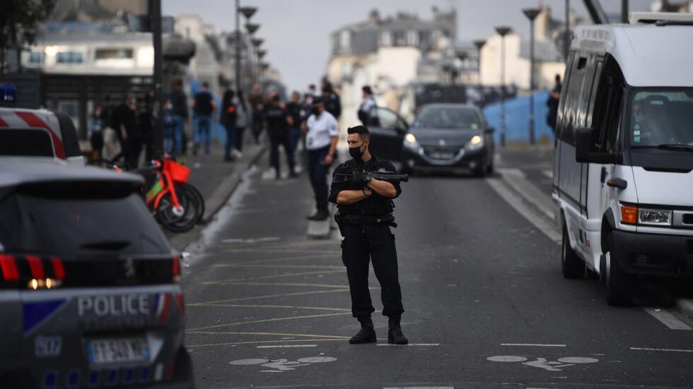 Drogadicción en París: las autoridades construyen un muro para alejar a ...