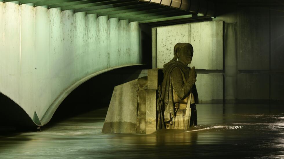 Seine levels fall but France's post-flood recovery to take time