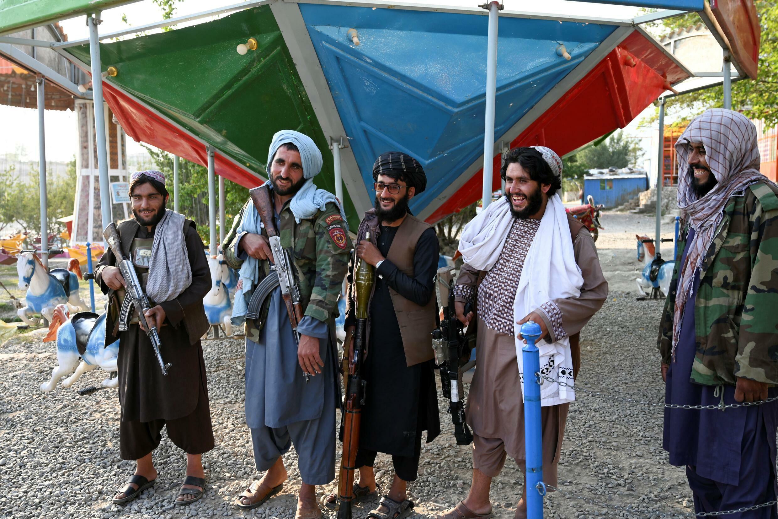 Taliban fighters hit the fairground as Afghans fear for freedoms - RFI