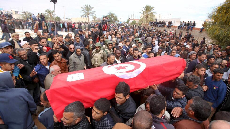 Tunisie: deuil à Ben Guerdane pendant que les opérations de ratissage ...