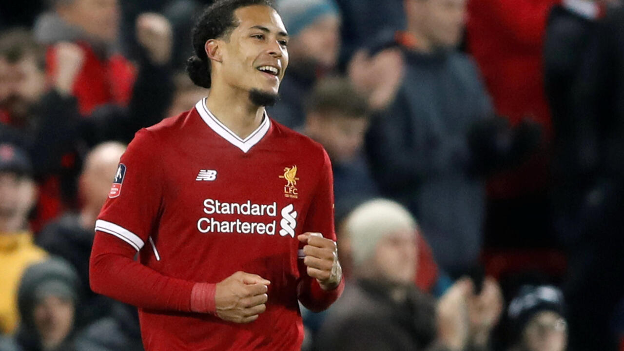 Van Dijk works his art in Liverpool title push