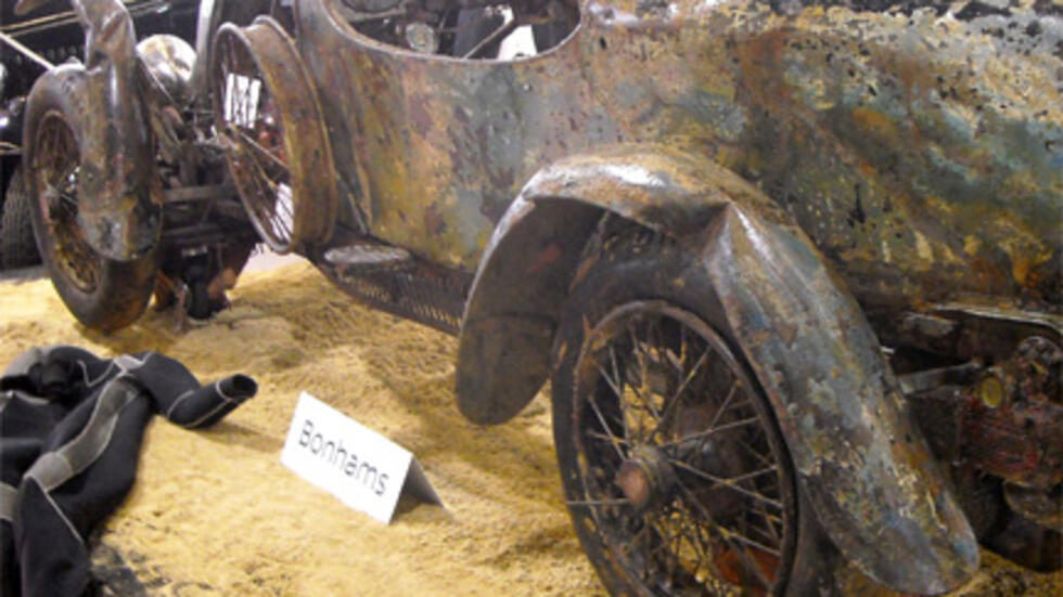 260,500 euros for rusty old car found at bottom of lake - Culture in France