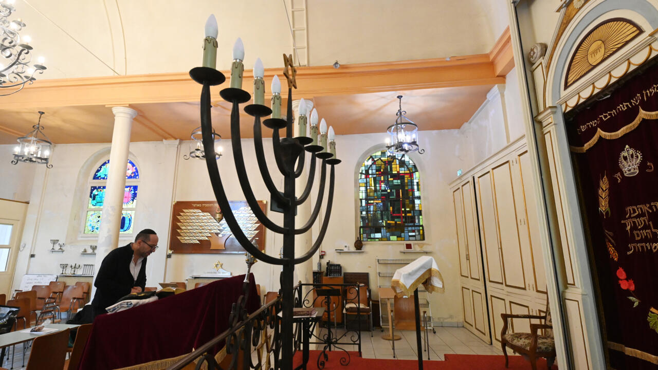 Franța: Un rabin a fost bătut violent, pe stradă, la Orléans. Un copil ...