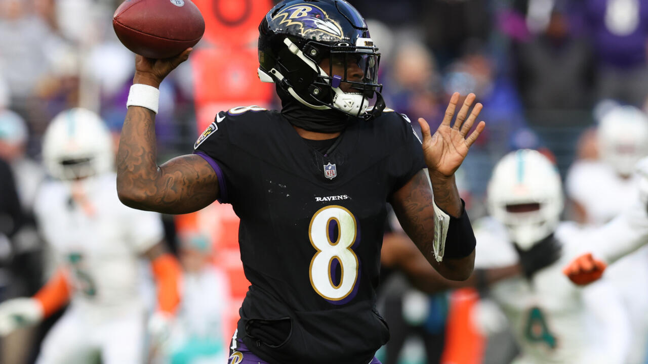 Ravens crush Miami to take AFC top seed, 49ers grab NFC top spot