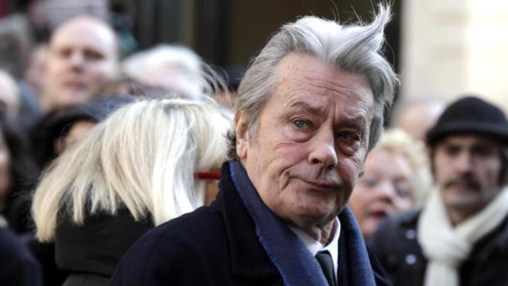 Presidente francês e estrelas do cinema prestam homenagens a Alain Delon