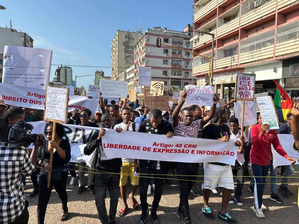 Manifestação em Maputo contra o aumento das tarifas de telecomunicações