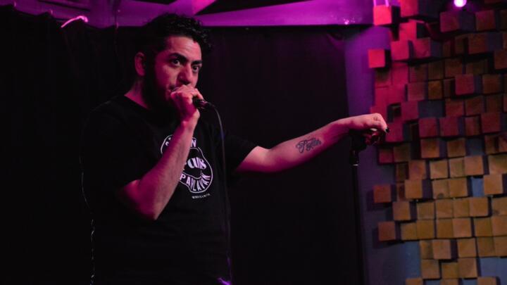 Sloan Kooshan, briser les stéréotypes de genre et de peau par le rire