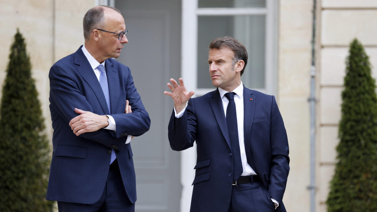 Macron e Merz querem relançar o motor franco-alemão em Brégançon