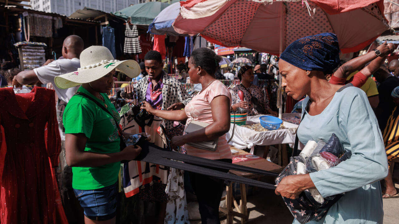 Nigeria economic crisis dampens Christmas spirit