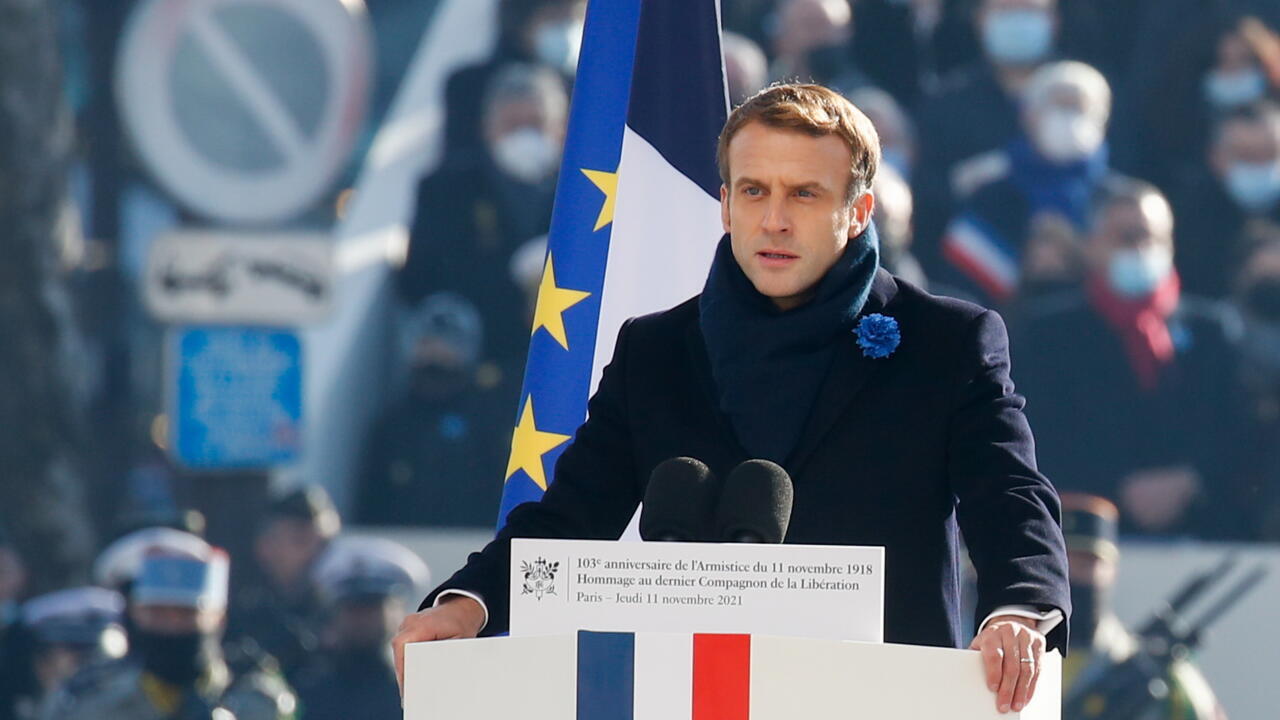 Macron cambia el color de la bandera francesa