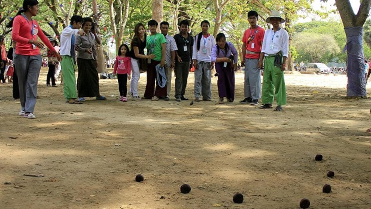 តើ ការ រៀប ចំ សង្ក្រាន្ត ឆ្នាំ ថ្មី តូចៗ តាម មូល ដ្ឋាន ជា រូបភាព ល្អ ...