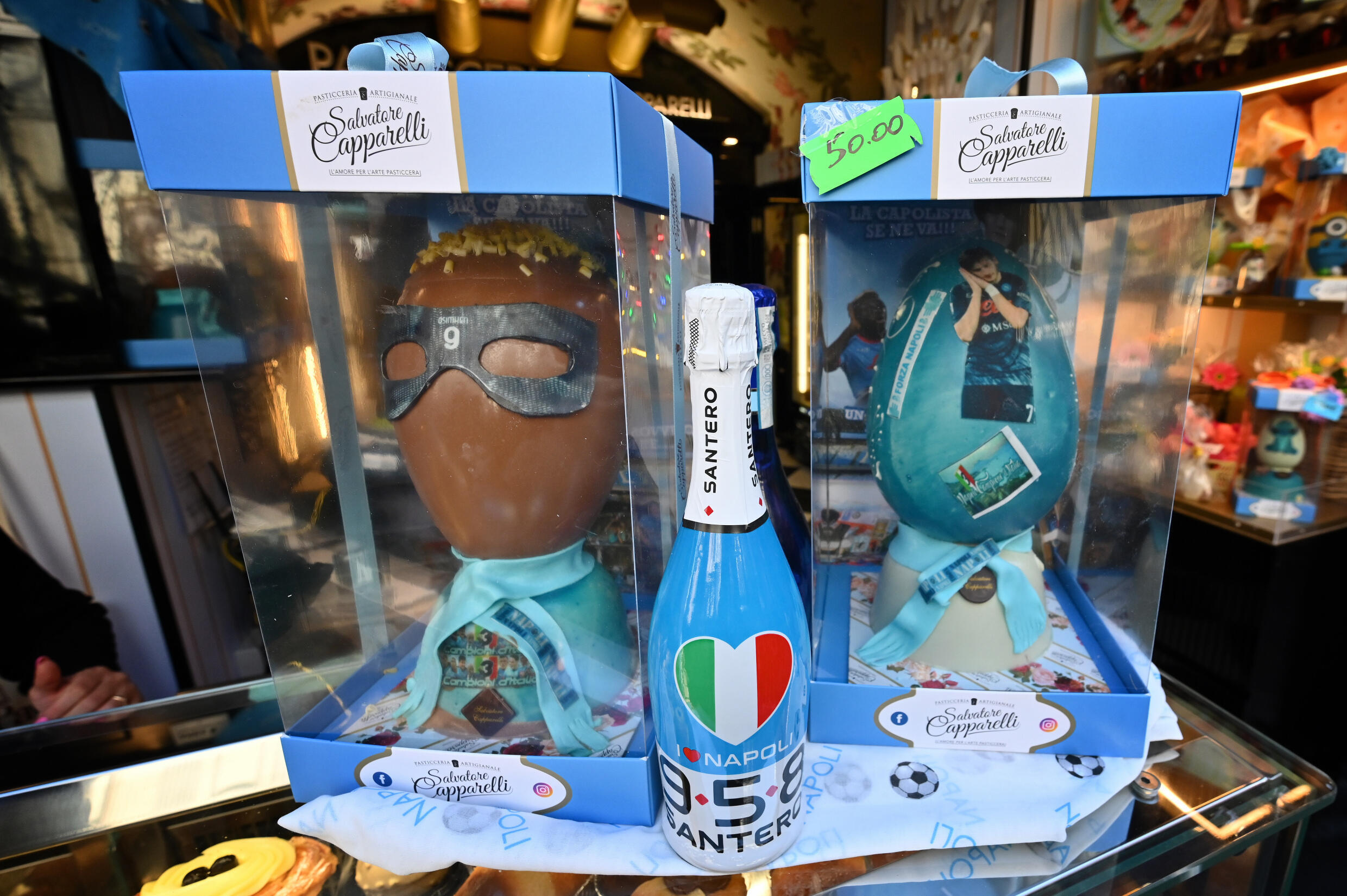 Naples gearing up for title party as faltering Milan come to town