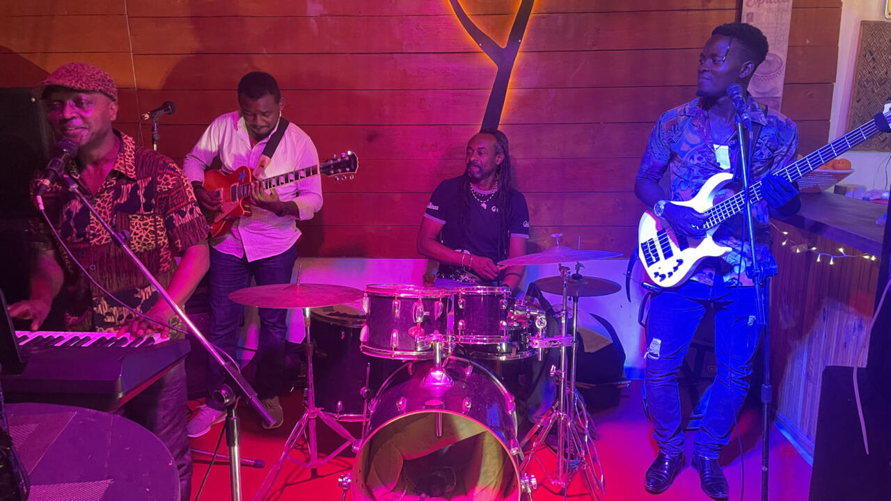 Musique: quand la rumba congolaise fait vibrer le Sénégal - Reportage ...