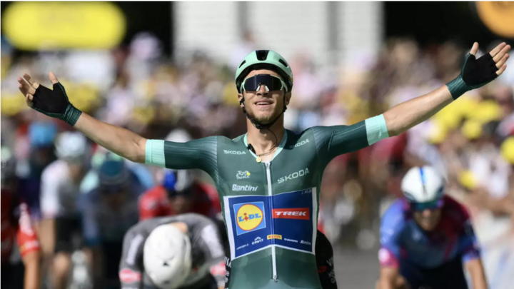 Tour: Jonathan Milan venceu a oitava etapa da Volta a França em bicicleta