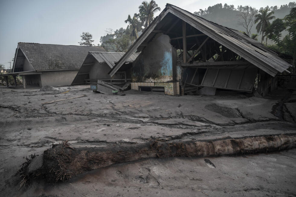 More people flee after eruption of Indonesia's Mount Semeru